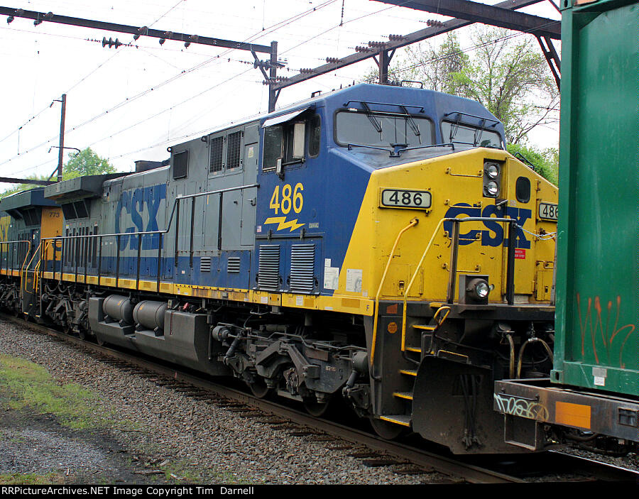 CSX 486 on Q703